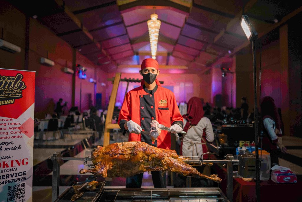 5 Tips Cara Memasak Daging Kambing Guling yang Empuk | Kambing Guling ...